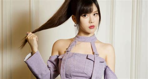 By2妹妹yumi「斷食50小時」！喜曬「螞蟻腰」成果照嚇壞網：過頭了