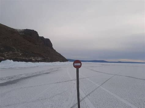 Хөвсгөл нуурын мөсөн дээгүүр зорчихгүй байх хориглосон тэмдгийг байрлууллаа