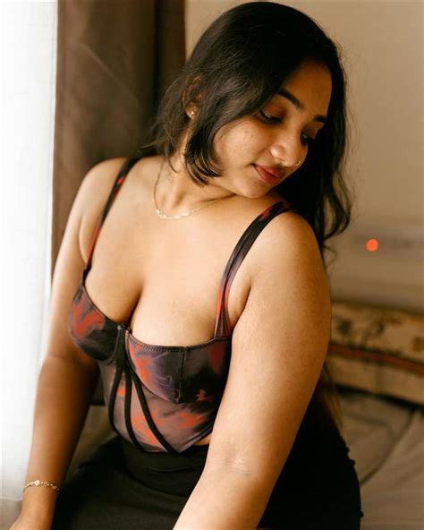 suriya praba photos find latest hd images pictures stills and pics