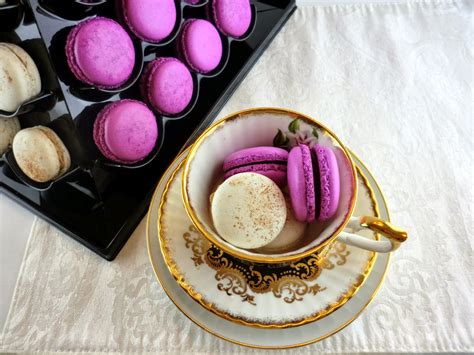 Uncasual Pâtisserie Mont Blanc Macarons Et Cassis Macarons