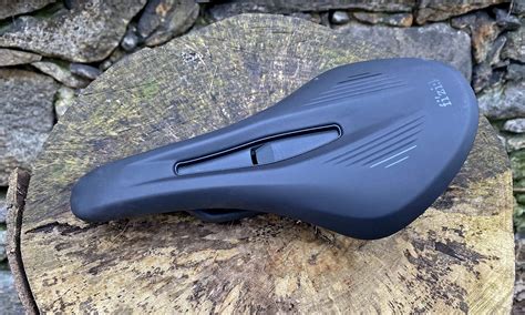 Fizik Argo X1 Gravel Saddle Gets Lighter With Carbon Rails Upgrade