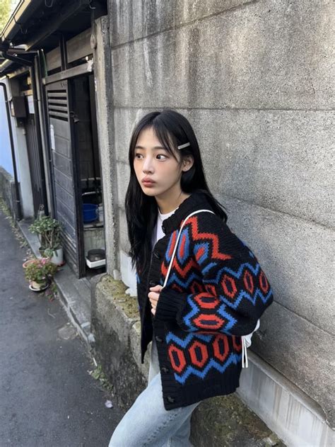 231222 Minji Phoning Photo Update Rnewjeans