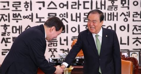 文의장 차 급제동으로 어깨 타박상검진 결과 이상 無