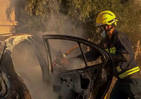 Incendio En Cerrado De Calderón Destruye Dos Vehículos Y Deja Otros