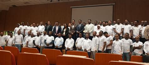 አምስት ሚሊዮን ኮደሮች ኢንሼቲቭ በዓለም አቀፍ ደረጃ ብቁና ተወዳዳሪ የሰው ኃይል ለማፍራት ያስችላል አለምፀሐይ ጳውሎስ ኢዜአ አማርኛ Ena