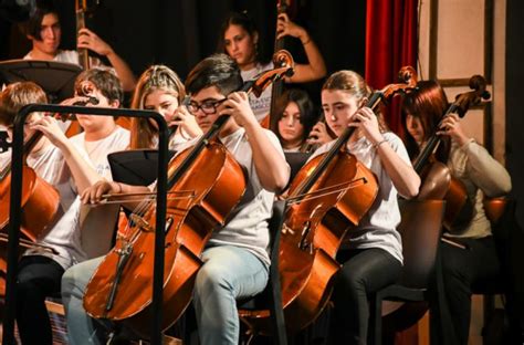 El Himno Nacional Interpretado Por La Orquesta Escuela De Chascomús Se