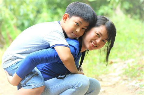 Qua nhà chị dâu chơi tôi lặng người thấy chị