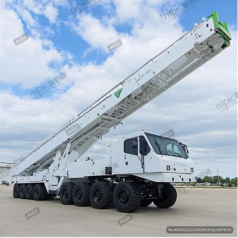 Ai创作图大型起吊车 600t吊车 铰接式卡车 地面特种车辆 超大型运输车 大吨位吊车 悬臂工程车 5顿吊车 500吨吊车 吊车伸长臂 伸缩吊车臂 特种工程车 电力工程车辆 自背吊车 30m