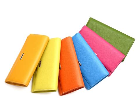 Какой цвет кошелька притягивает деньги выбор по знаку Зодиака