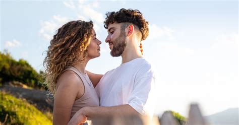 C Mo Saber Si Un Hombre Se Siente Atra Do Sexualmente Por Ti Se Ales Amate Y Ama