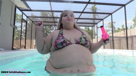 Mini Bong Rips In The Pool Mov Hfg Multimedia Clips4sale