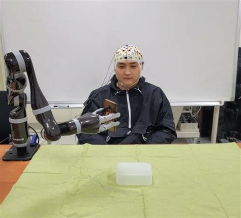 The Environment Of Online Bci Based Robotic Arm Control System Each