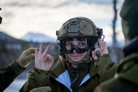 Prinsesse Ingrid Aleaxandra Besøker Setermoen Militærleir Vg