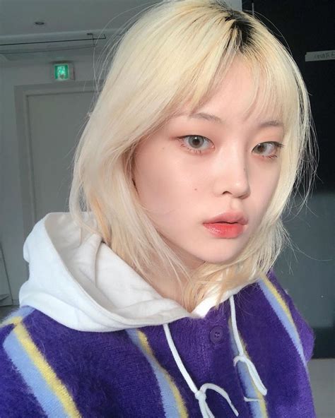 강예나 On Instagram “따뜻한 겨울” Blonde Asian Blonde Hair Girl Growing Your Hair Out