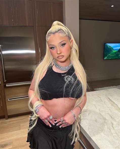 Alabama Barker 17 Claps Back At Obsessive Trolls In New Tiktok