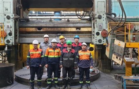 Металл боловсруулах хамгийн том суурь машины хөдөлгүүр сольж байна