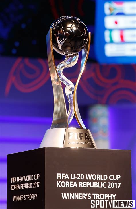 [포토s] Fifa U 20 월드컵 우승 트로피