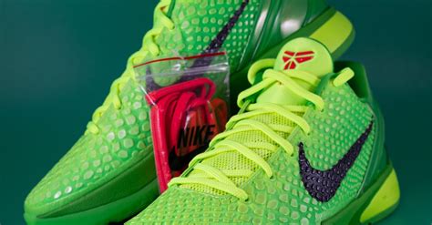 зеленые кроссовки Nike · Бесплатные стоковые фото