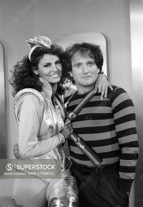 Robin Williams And Raquel Welch In Mork And Mindy 1978 Superstock