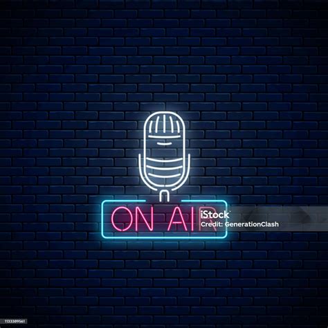 어두운 벽돌 벽 배경에 마이크와 공기 기호에 네온 라디오 방송국의 빛나는 간판 네온에 대한 스톡 벡터 아트 및 기타 이미지