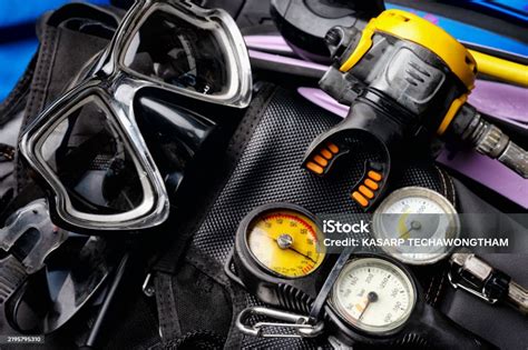 스쿠버 핀 레귤레이터 문어 수심 게이지 밸런스드 레귤레이터 파워 인플레이터 다이브 마스크 및 스노클 보트 다이빙을 위한 스쿠버 장비 0명에 대한 스톡 사진 및 기타 이미지