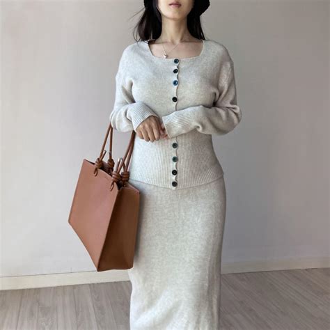 로이스제이 잘록허리 스퀘어넥 니트 투피스 스커트 세트 니트 셋업 롱 스커트 아이보리베이지브라운그레이블랙 여성스럽고 날씬해 보여요 버튼 포인트 머메이드 H라인