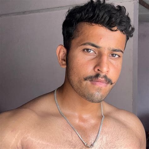 Anshuman Singh Tomar ♨️ Instagram