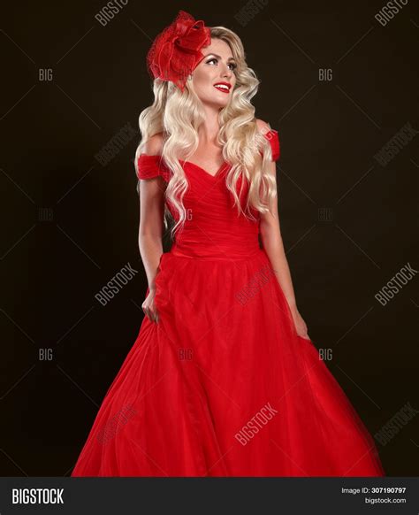 Makeup For Red Dress Blonde Hair Makeupview Co