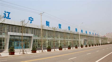 辽宁财贸学院图片 辽宁财贸学院校服样子 大山谷图库