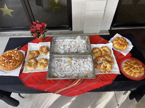 БТА Няколко вида хляб и коледни бисквитки направиха деца от Първо българско училище „Родна