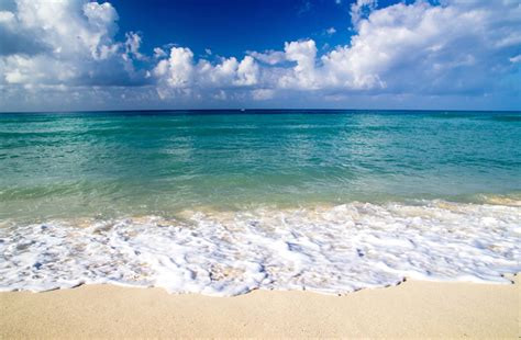 100 Pretty Beach Wallpapers