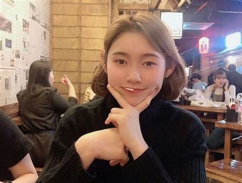 5 Potret Cantik Sim Yu Jin Pahlawan Korea Selatan Di Uber Cup 2022 Dingin Di Arena Hangat Di