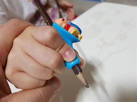 한글 교육의 시작은 연필잡기 부터 연필교정기