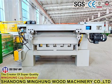 Small Trees Debarking Machine With Debarking Knives Log Debarker And