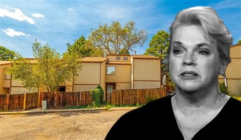 Sister Wives Janelle Unable To Sell Late Son Garrisons Home Slashes Price Again