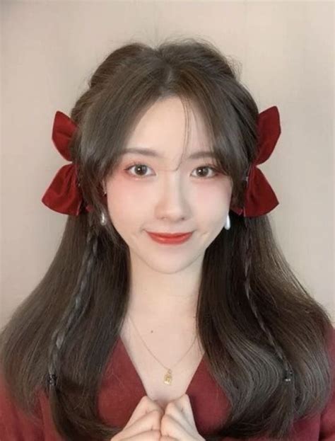 สวยปังอลังเวอร์ รวม 25 ไอเดียทรงผมสวยๆ ทำง่าย เข้ากับเทศกาลคริสต์มาส