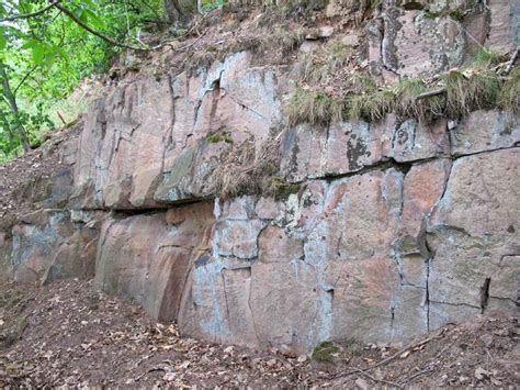 planar fractured sandstone quarry face indicative of angular block or