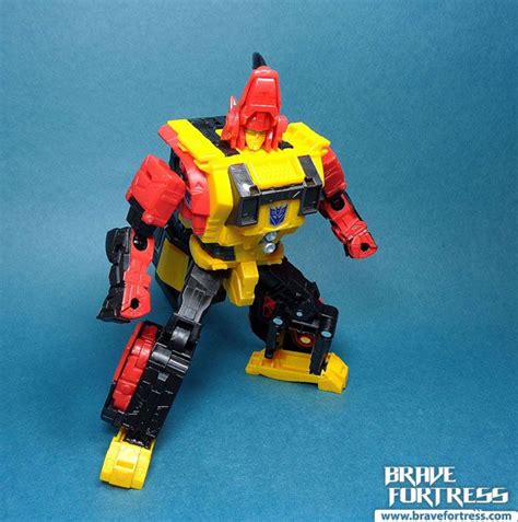 Transformers Power Of The Primes Titan Class Predaking Brave Fortress