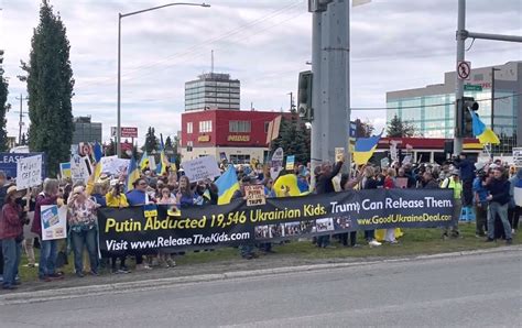На Алясці перед зустріччю Трампа і Путіна проходить мітинг в підтримку України Читайте на Ukr Net