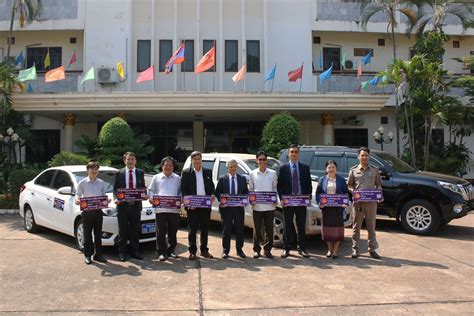 ຄະນະຈັດຕັ້ງສູນກາງພັກ ຈັດພິທີຕິດແຜ່ນກາໝາຍນໍາໃຊ້ລົດຂອງລັດ