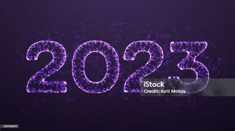2023년 새해 복 많이 받으세요 3d 기하학적 낮은 다각형 2023 숫자 새 해 배너 포스터 인사말 카드 현대적인 추상 와이어프레임 디자인 벡터 그림입니다 보라색에 대한