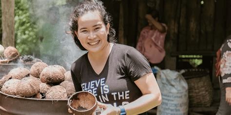 Entrepreneur Shares How She Revived Her First Business After Leaning