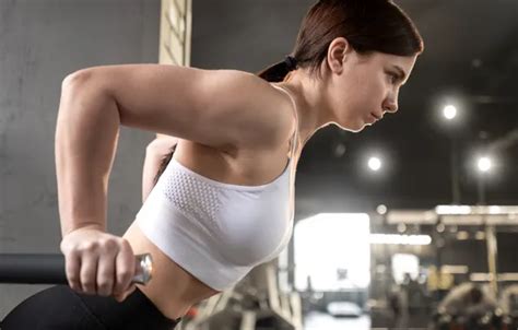 Download Wallpaper Woman With Fitness Visible Abs Doing Section