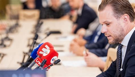 Глава МЗС Литви закликав дати Україні більше зброї Танки говорять