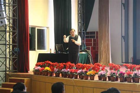 清华大学张学政教授在省人社厅诚邀之下前来我院讲学西安建筑工程技师学院——官方唯一网站西安建筑工程技师学院——官方唯一网站