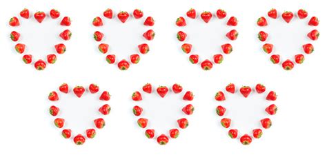 흰색 배경에 딸기 상단보기 발렌타인 배경입니다 화이트에 신선한 딸기로 만든 하트 프레임 열매 패턴 창의적인 음식 개념에 대한 스톡 사진 및 기타 이미지 Istock