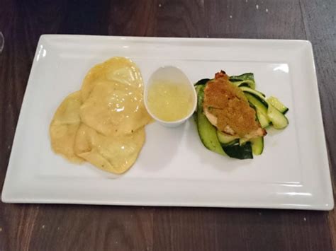 Морски дявол под кора от шам фъстък с равиоли от грах и ванилия Beurre Blanc Chef Reader