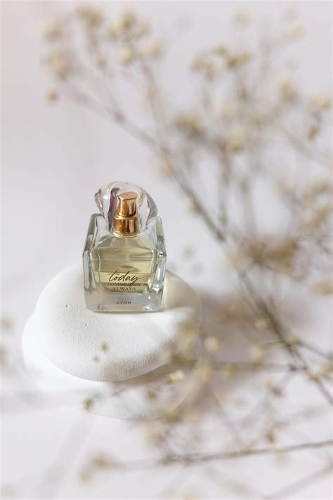 Бесплатные стоковые фото на тему аромат белый фон благоухающий бутылка выборочный фокус