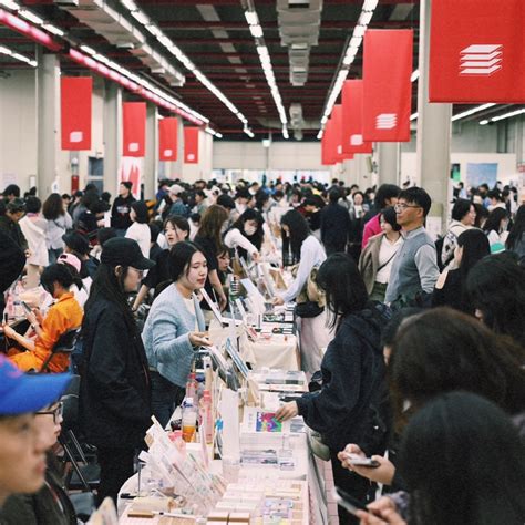 서울 퍼블리셔스 테이블 서울 퍼블리셔스 테이블 2024 공식 포스터를 공개합니다 공식 포스터는 부착이 가능한 공간을 운영하는 분들에게 보내드리겠습니다 프로필