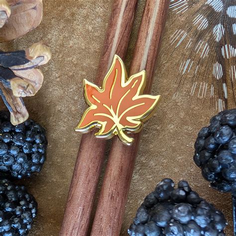 Maple Leaf Mini Pin Katzenjammerpins
